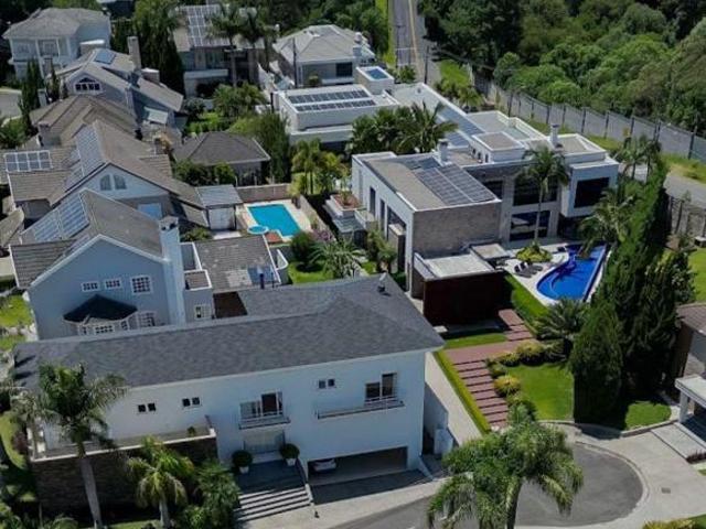 Casa em condomínio no West Side | 5 suítes | 4 vagas