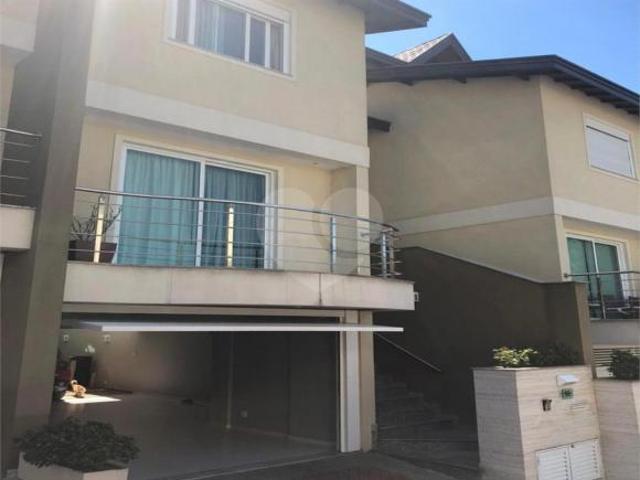 Casa em condomínio no Tremembé, com 335 m², 4 dorm e 4 vagas