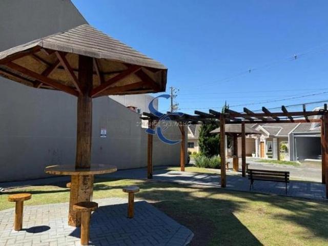 Casa em condomínio no Umbará