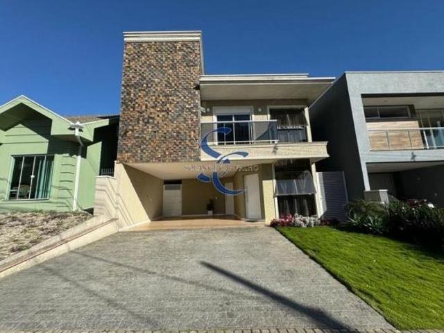 Casa em condomínio no Umbará
