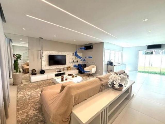 Casa em condomínio no Umbará
