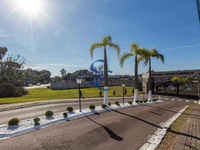 Casa em condomínio no Umbará