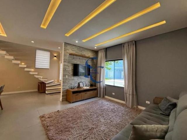 Casa em condomínio no Umbará