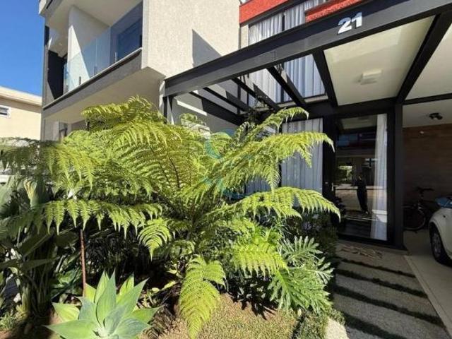 Casa em condomínio no Umbará
