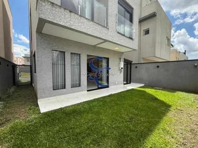 Casa em condomínio no Umbará