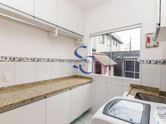 Casa em condomínio no Umbará