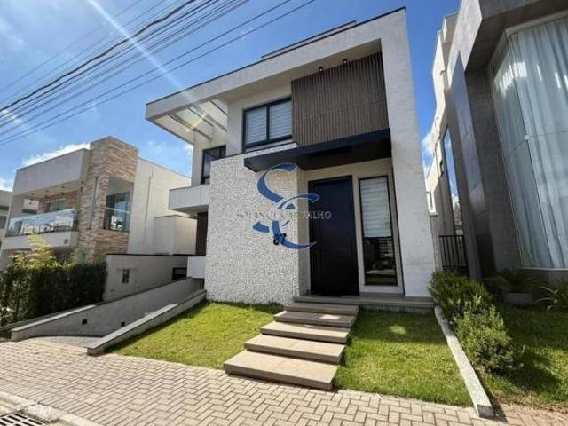 Casa em condomínio no Umbará
