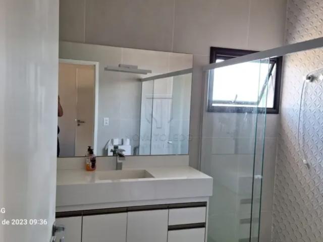 Casa em condomínio no Urbanova com 3 suítes, 210m², armários planejados em toda, churrasqueira e qui