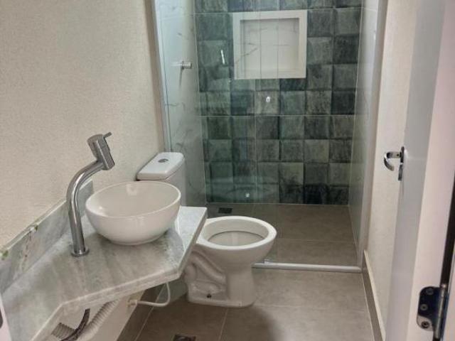 Casa em condomínio na Chácara Primavera com 2 suítes e vaga, pronta para financiar