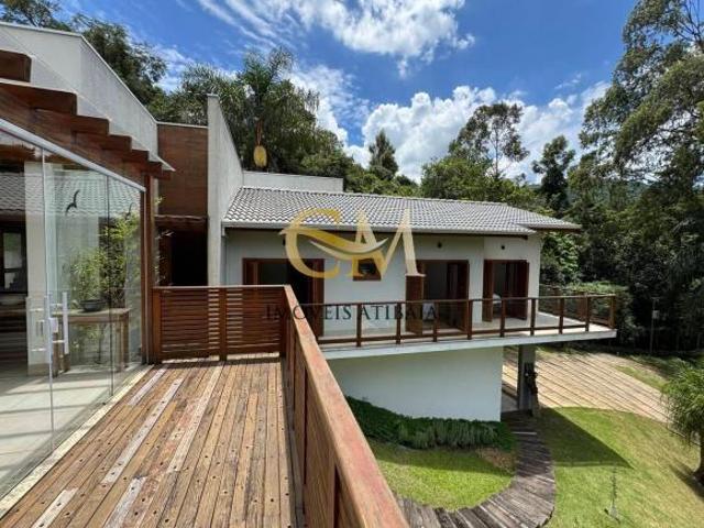 Casa em Condomínio na cidade de Atibaia disponível para venda ou locação