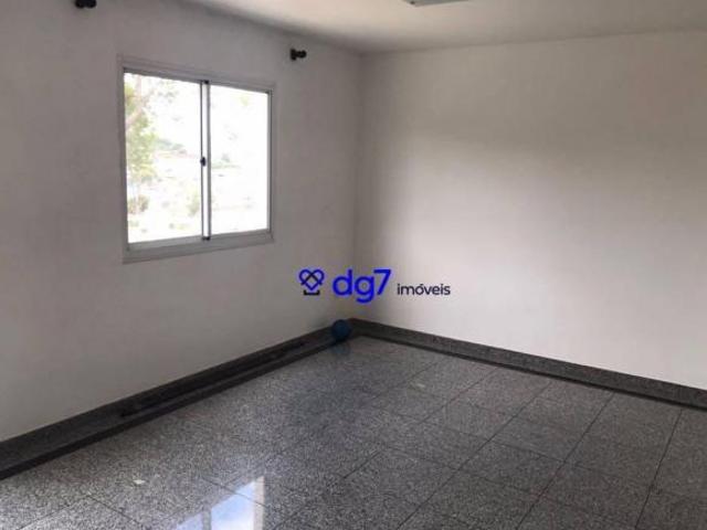 Casa em condomínio na Cidade São Francisco: 3 dormitórios e 2 vagas, 160 m²!
