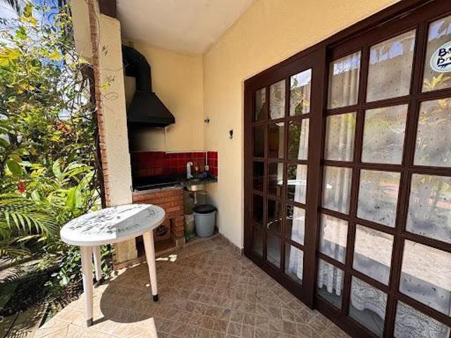 Casa em condomínio na Avenida da Praia da Baleia, a 150 metros do mar, 2 dormitórios, lazer completo