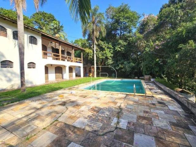 Casa em condomínio na Granja Viana! Miolo!