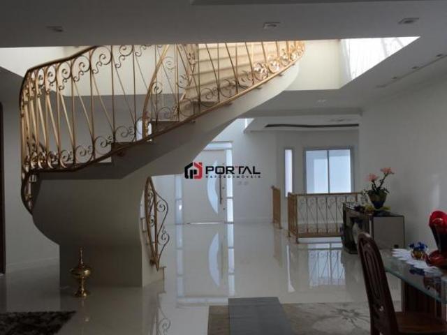 Casa em condominio na Granja Viana com 4 suítes e 700 m2 em localização ímpar porteira fechada!