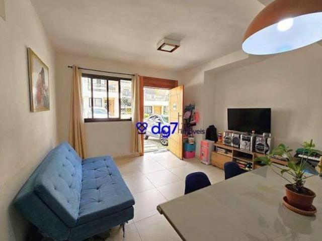 Casa em condomínio na Granja Viana km 28,5, com 3 dormitórios e 2 vagas!