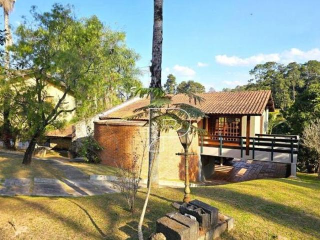 Casa em condomínio na Granja Viana!