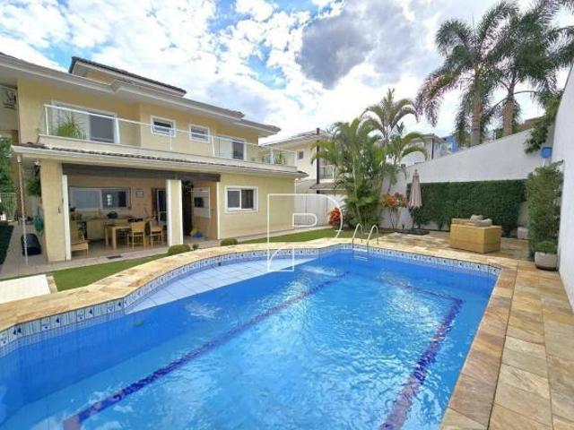 Casa em condomínio na Granja Viana!
