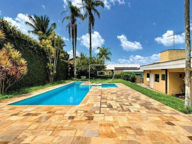 Casa em condomínio na Granja Viana!