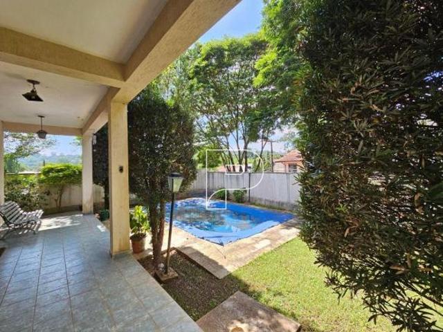 Casa em condomínio na Granja Viana!