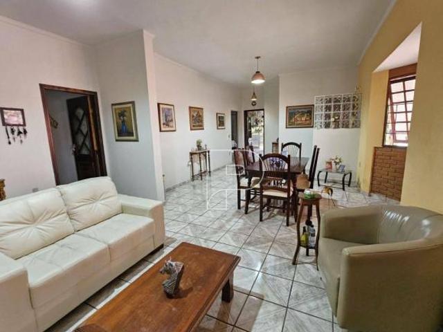 Casa em condomínio na Granja Viana!