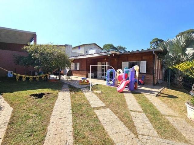 Casa em condomínio na Granja Viana!