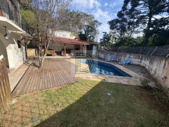 Casa em condomínio na Granja Viana 3 dormitórios, piscina, quintal amplo e 4 vagas