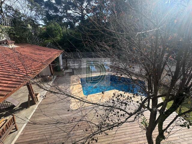 Casa em condomínio na Granja Viana 3 dormitórios, piscina, quintal amplo e 4 vagas