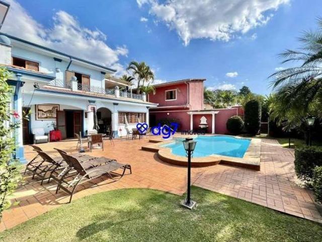 Casa em condomínio na Granja Viana!