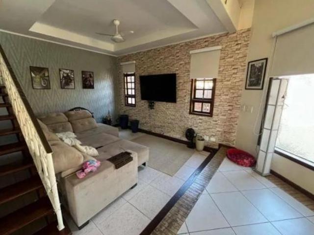 Casa em condomínio na Granja Viana 4 suítes, 280m² construído, mobiliada