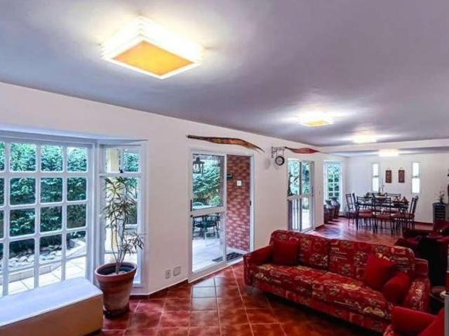 Casa em Condomínio na Granja Viana | 4 Quartos 2 Suítes e Lazer Completo