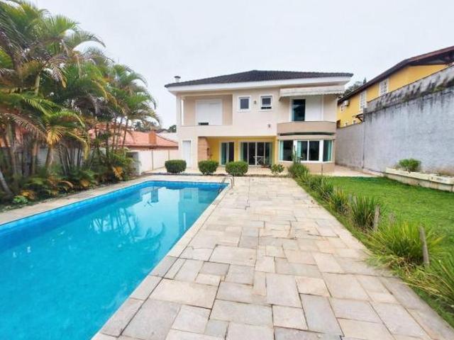 Casa em condomínio na Granja Viana!