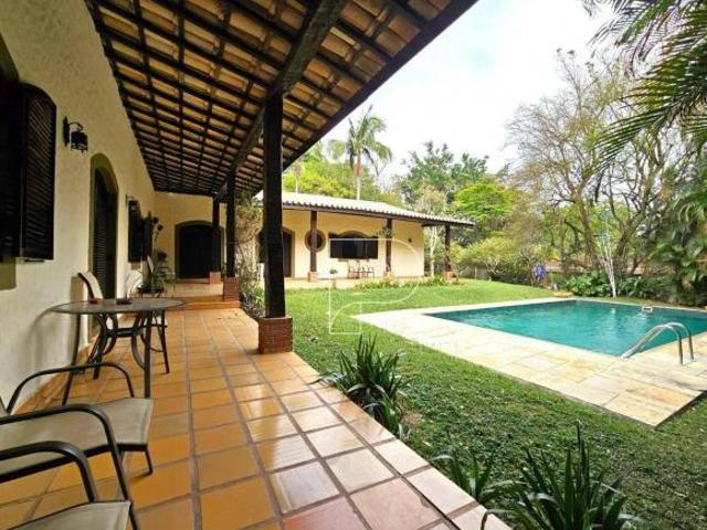 Casa em condomínio na Granja Viana!