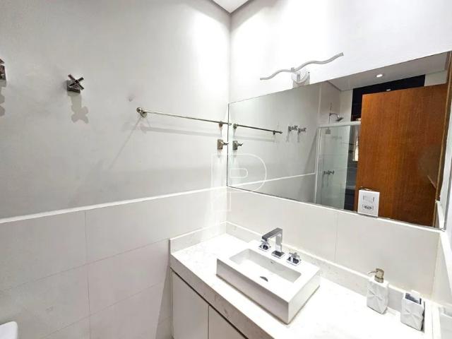 Casa em condomínio na Granja Viana!