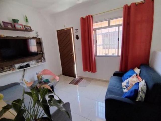 Casa em condomínio na Guilhermina, com 1 quarto, churrasqueira e fácil acesso aos melhores comércios