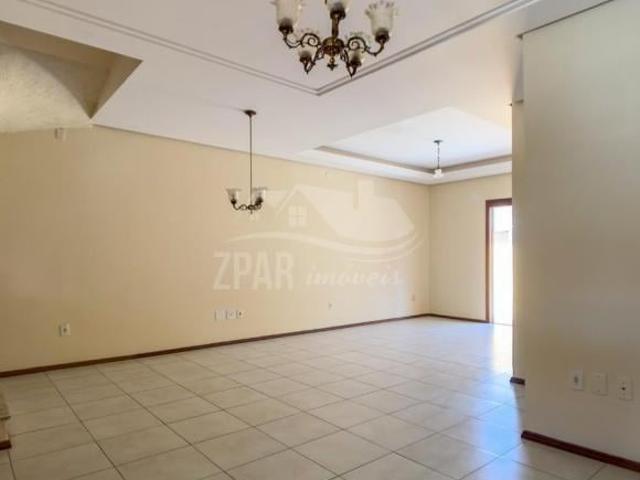 Casa em Condomínio na Hípica: 3 quartos, 1 suíte, 2 salas, 3 banheiros, 2 vagas de garagem, 240m²