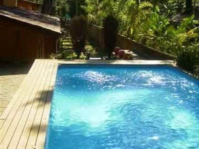 Casa em condomínio na praia de Camburi com piscina aquecida