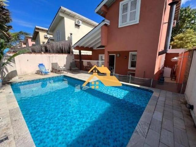 Casa em Condomínio na Praia de Camburizinho | 3 Suítes | Piscina Privativa | 450m da Praia | Escritu