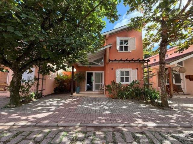 Casa em Condomínio na Praia de Camburizinho | 3 Suítes | 450m da Praia | Escritura Definitiva