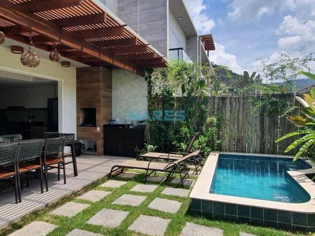 Casa em condomínio na praia de Juquehy