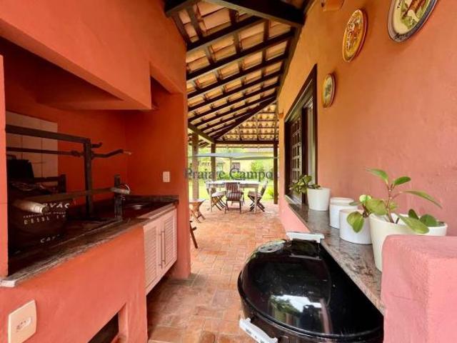 Casa em condomínio na rua da praia | Camburizinho