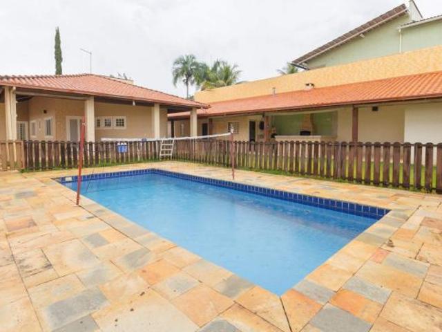 CASA EM CONDOMÍNIO NA VICENTE PIRES – 3 SUÍTES PISCINA CHURRASQUEIRA