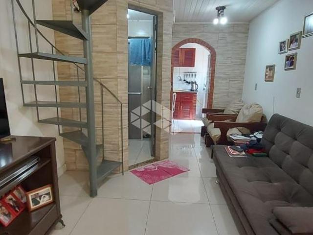 Casa em condomínio na Vila Nova, 02 pisos, 01 dormitório, próximo a Igreja São J