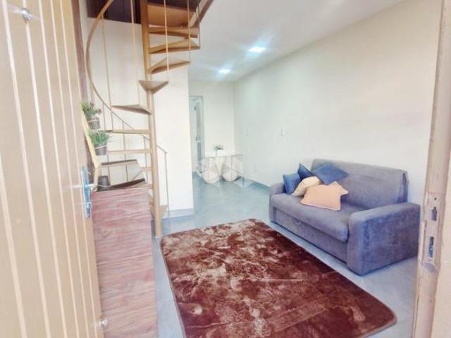Casa em condomínio na Vila Nova, 02 pisos, 02 dormitório, próximo a Igreja São José da Vila Nova