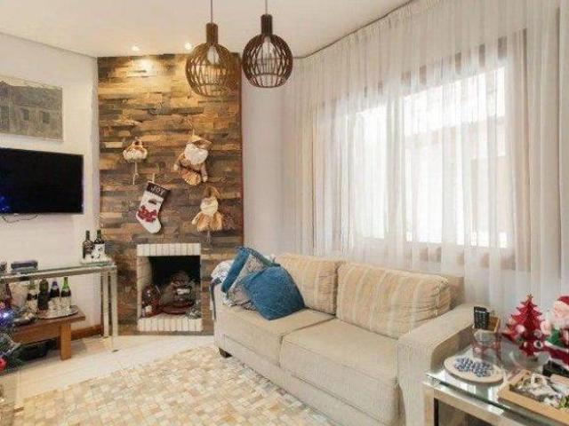 Casa em condomínio na zona sul, 3 quartos, suíte, lareira, churrasqueira, 2 vagas de garagem coberta