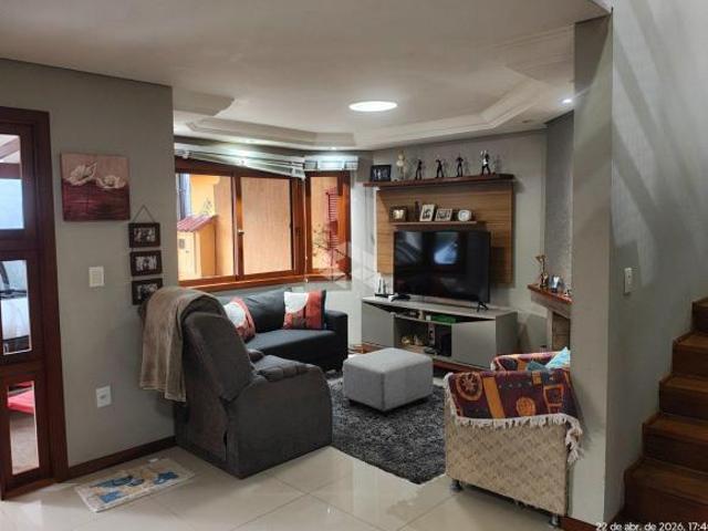 CASA EM CONDOMINIO NA ZONA SUL COM QUADRA E LOCAL PARA PET