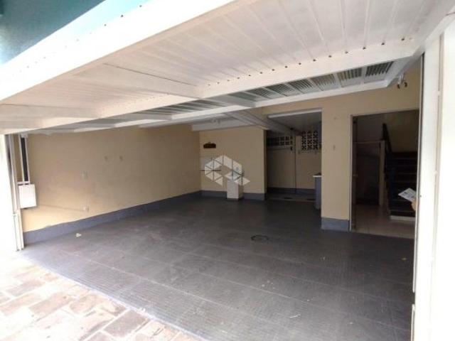 Casa em condomínio na Zona Sul Cavalhada de 3 andares