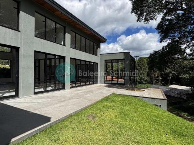 Casa em condominio Santo Antônio do Pinhal, Proximo Centro