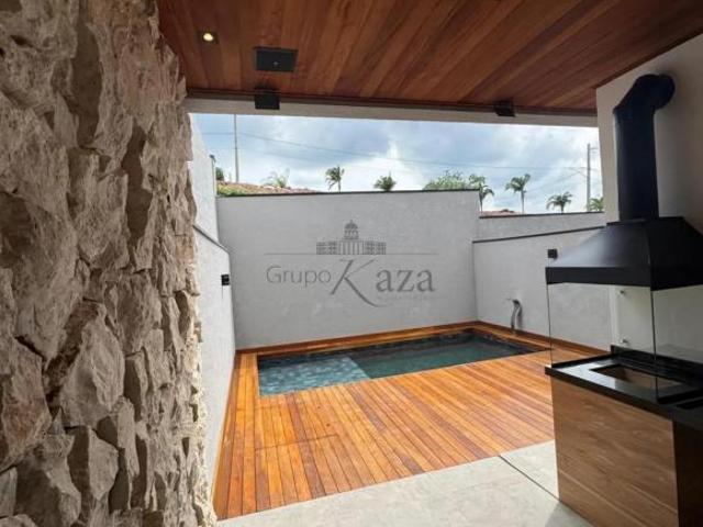 Casa em Condomínio Santana de Parnaíba 3 Suítes 150m²