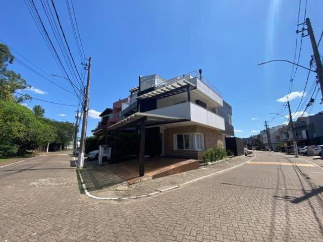 Casa em condomínio semimobiliada, no Lagos de Nova Ipanema