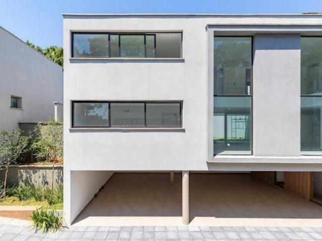 Casa em condomínio para venda, 686m²
